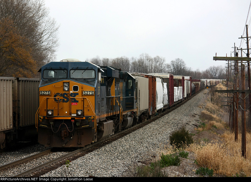 CSX 5275 and 8153 sit with Q335